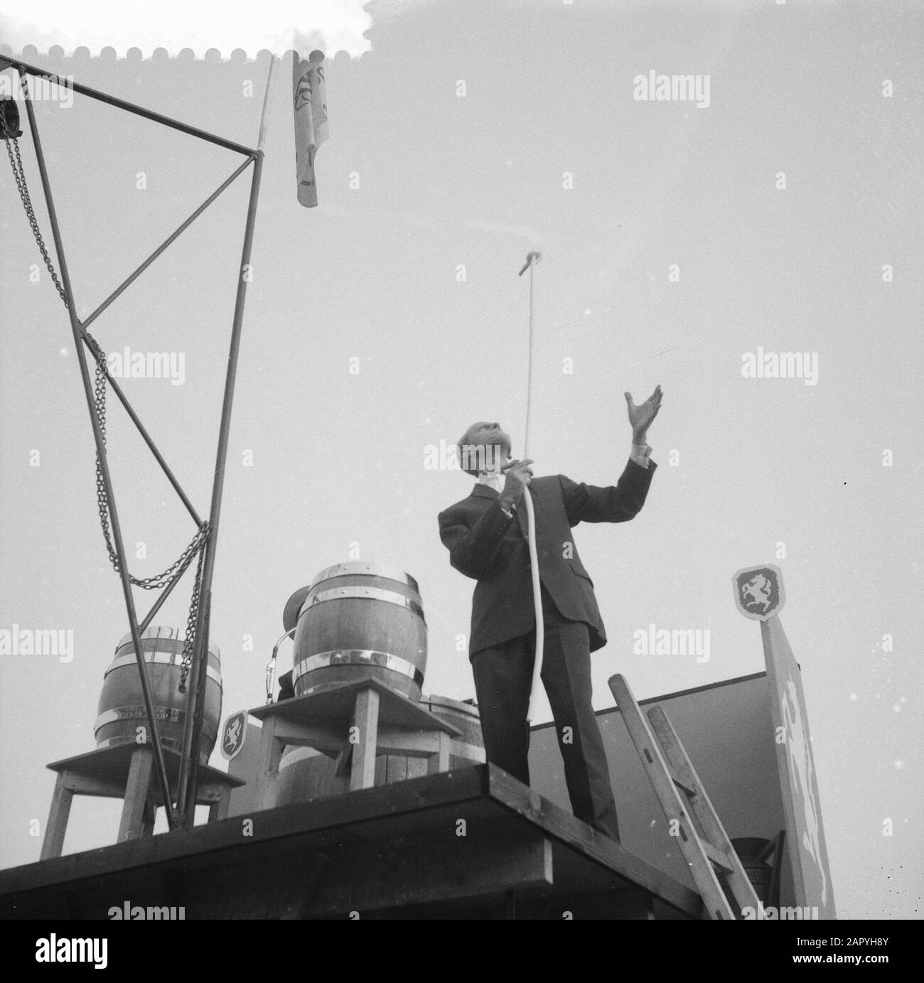 Magic techniques Black and White Stock Photos & Images - Alamy