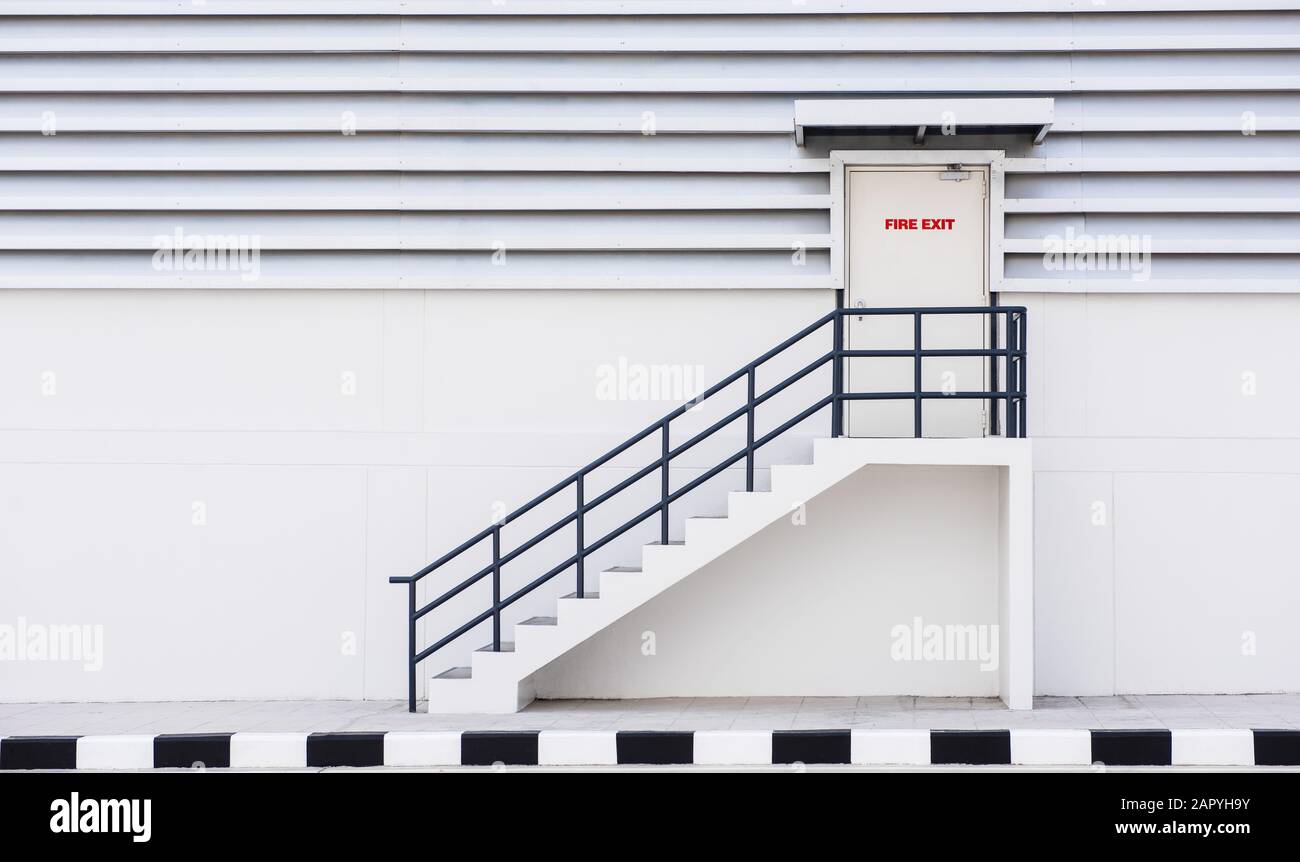 Exterior emergency exit sign hi-res stock photography and images - Alamy