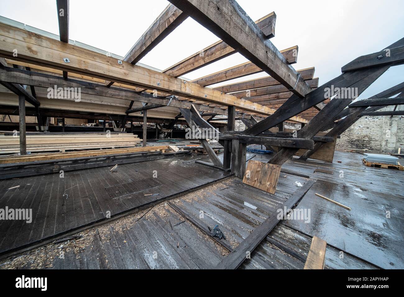 Pieces of wood and metal put in a seemingly incomplete construction ...