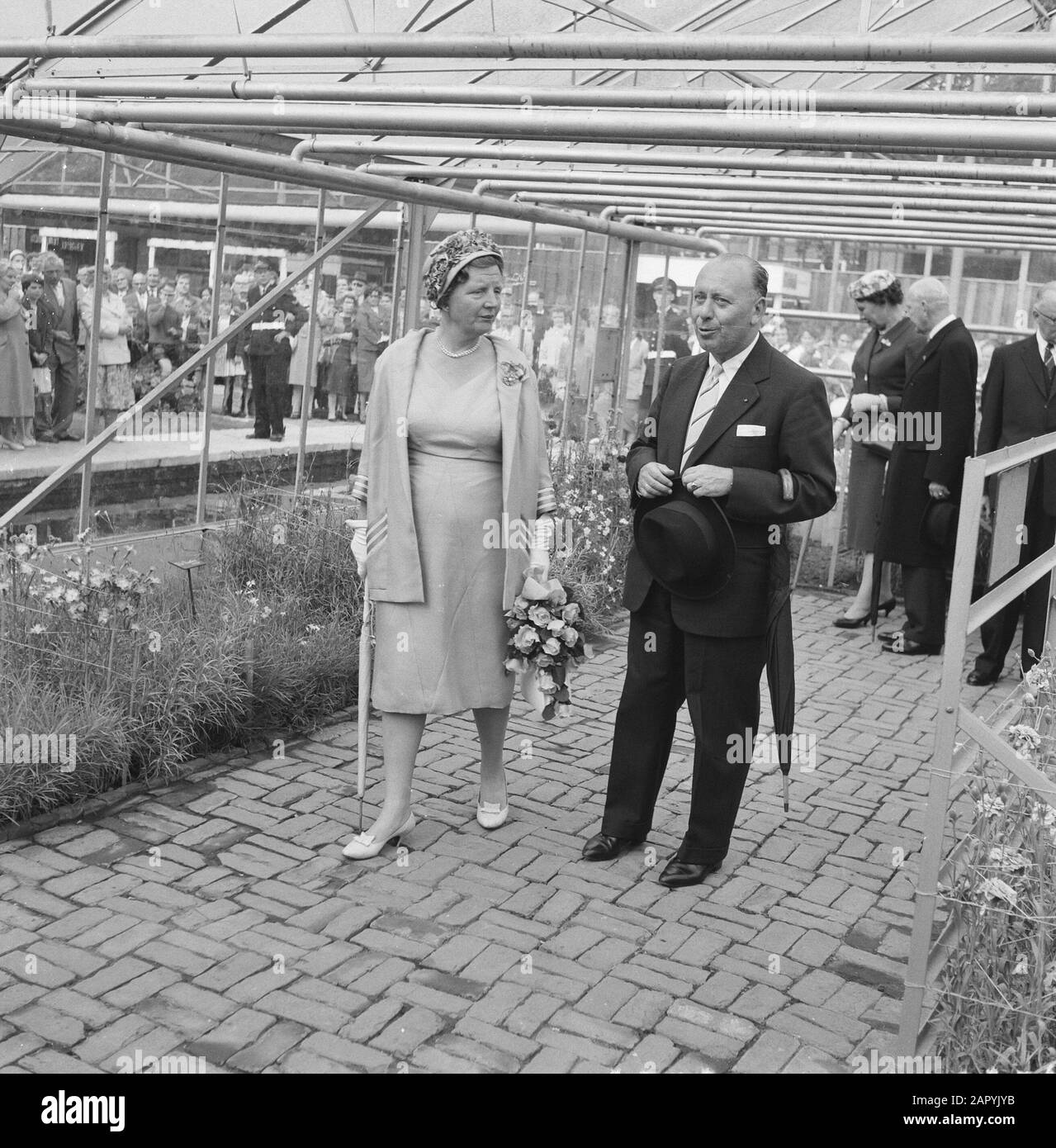 Floriade 1960 Queen Juliana in a greenhouse Date: 20 July 1960 Location ...