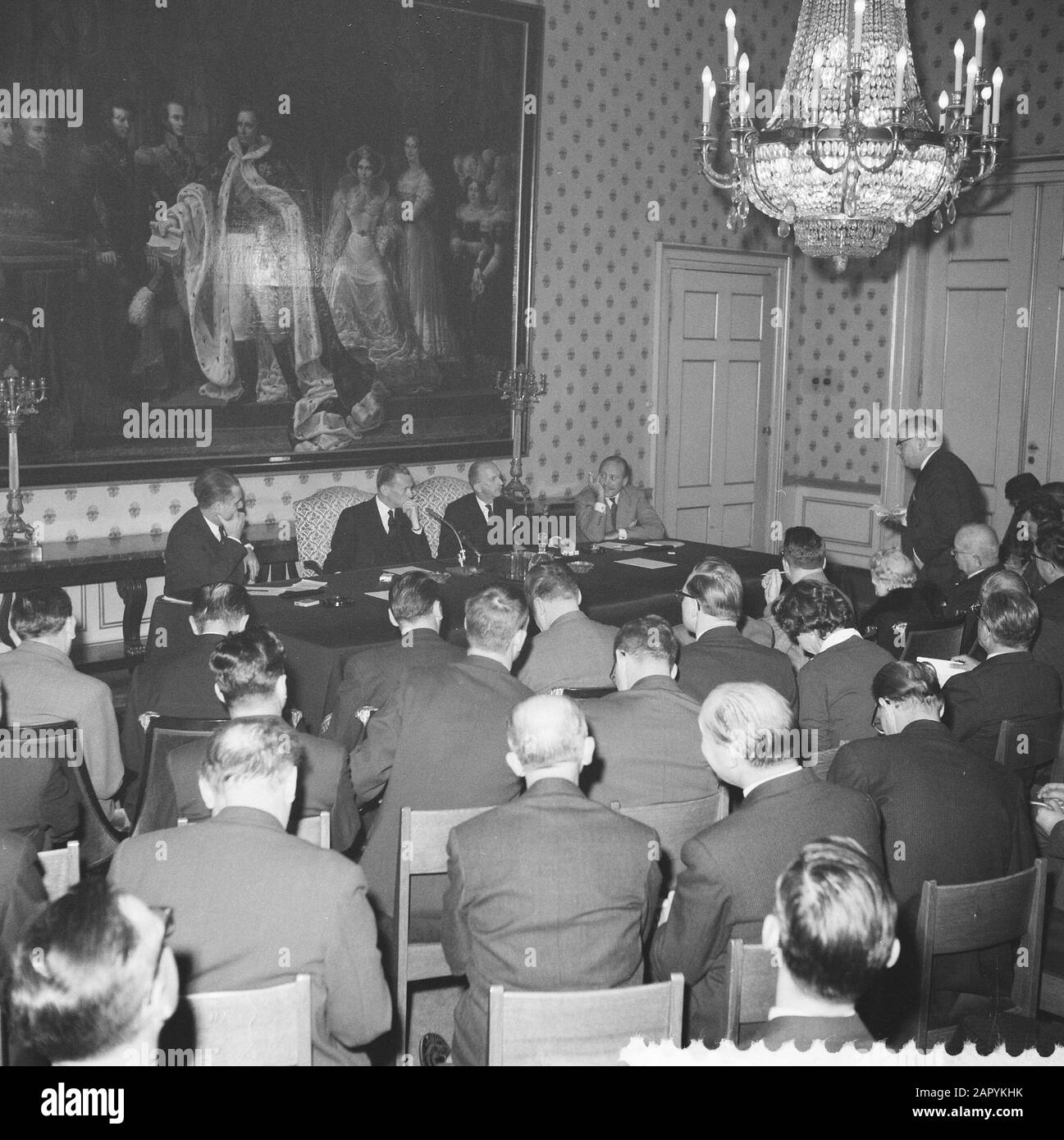 Press conference overview hi-res stock photography and images - Alamy