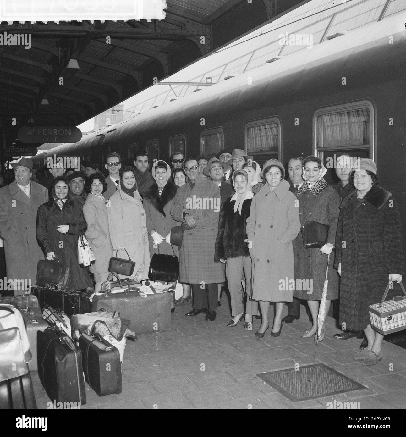 Arrival italian opera team hi-res stock photography and images - Alamy