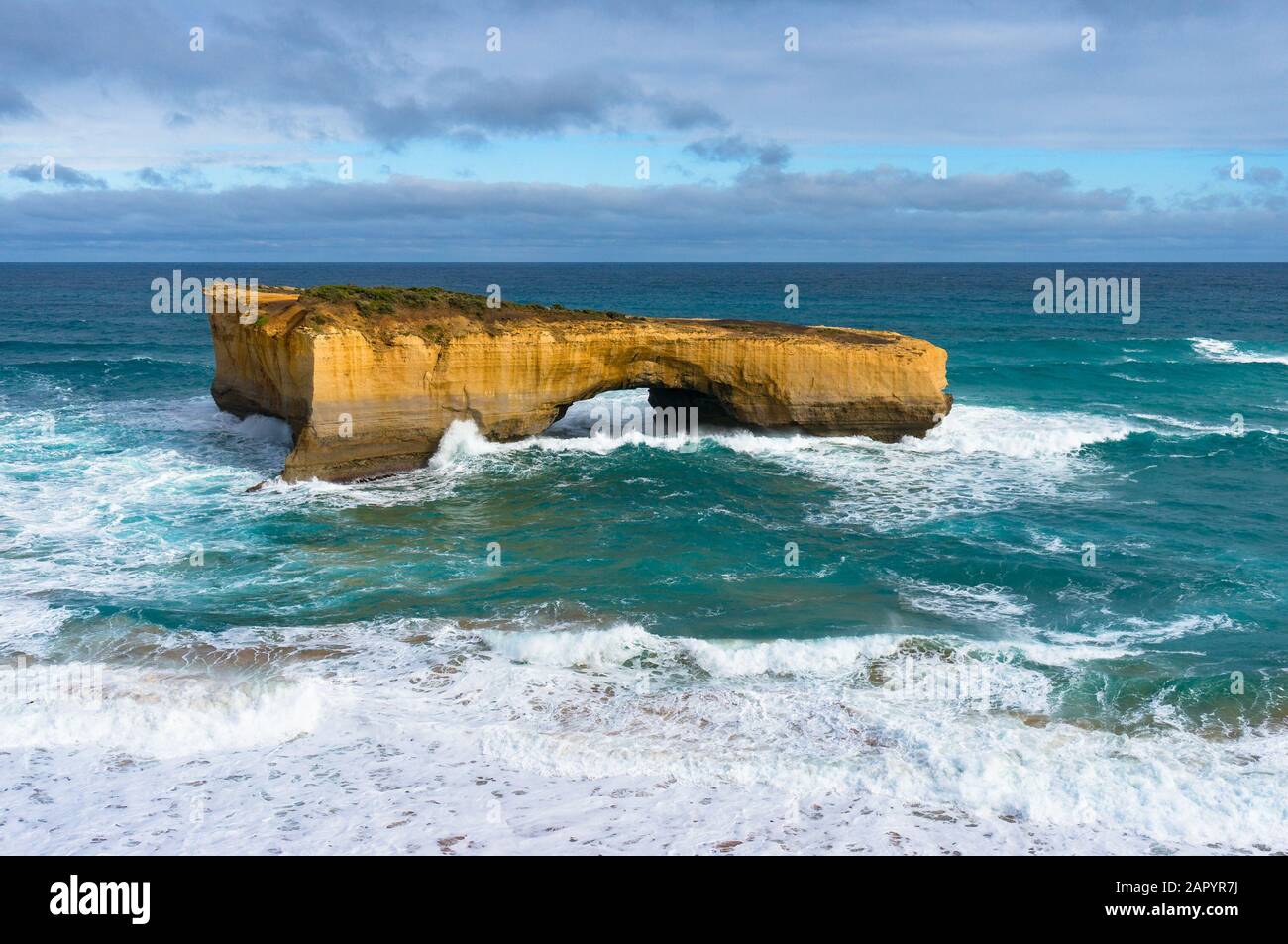 Famous london bridge rock formation hi-res stock photography and images ...