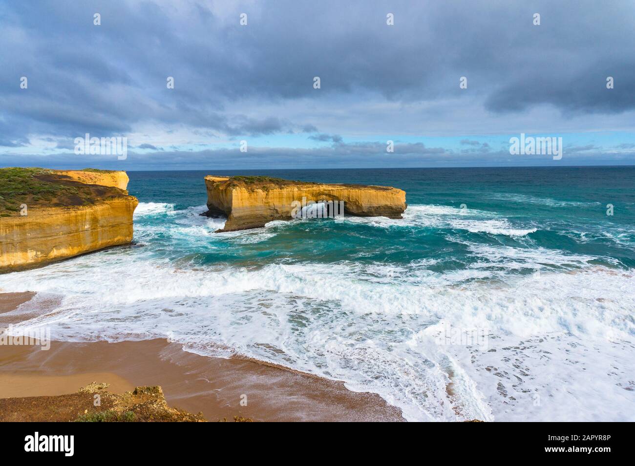 London bridge natural stone formation hi-res stock photography and ...