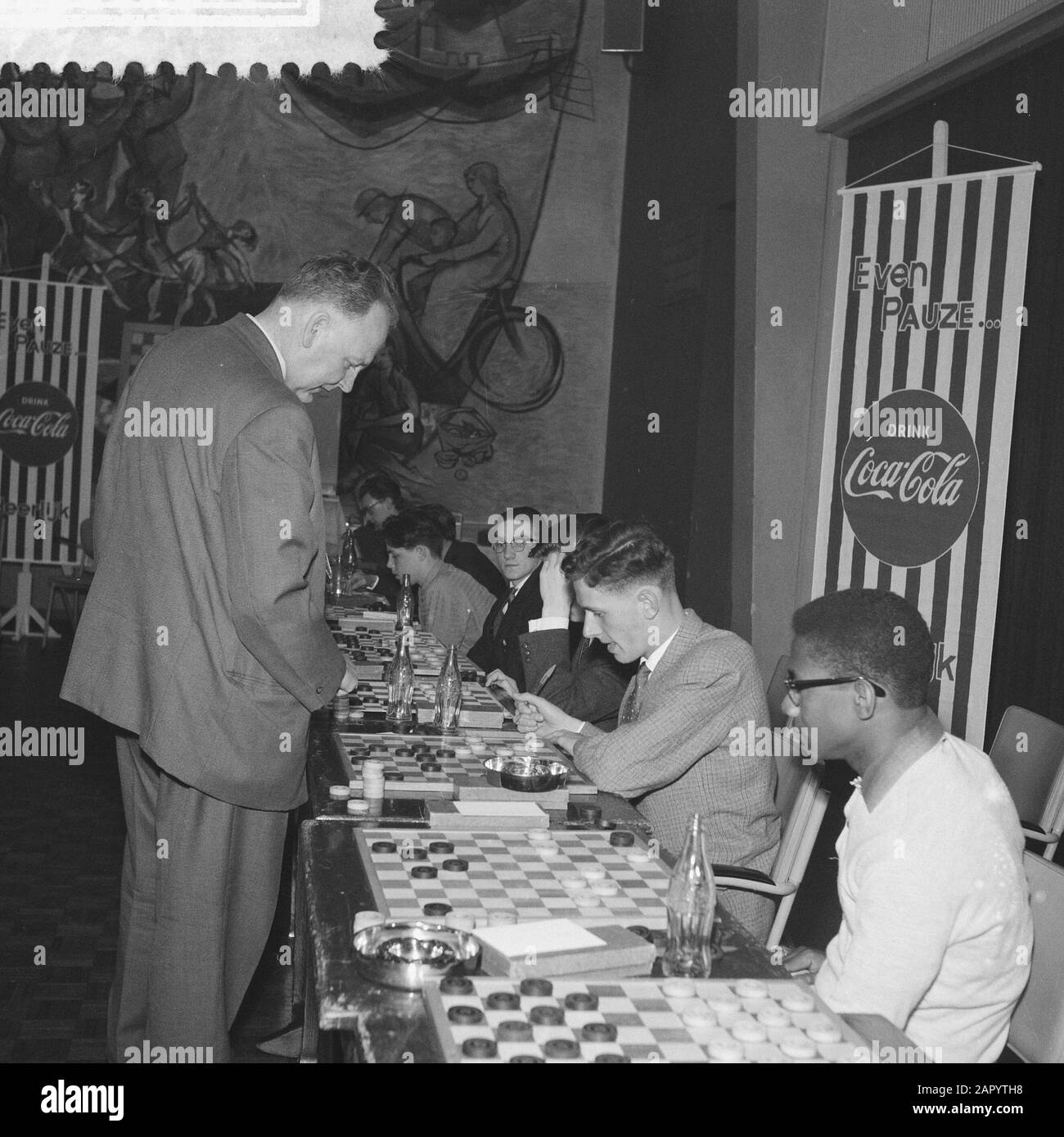 Checkers competitions hi-res stock photography and images - Alamy