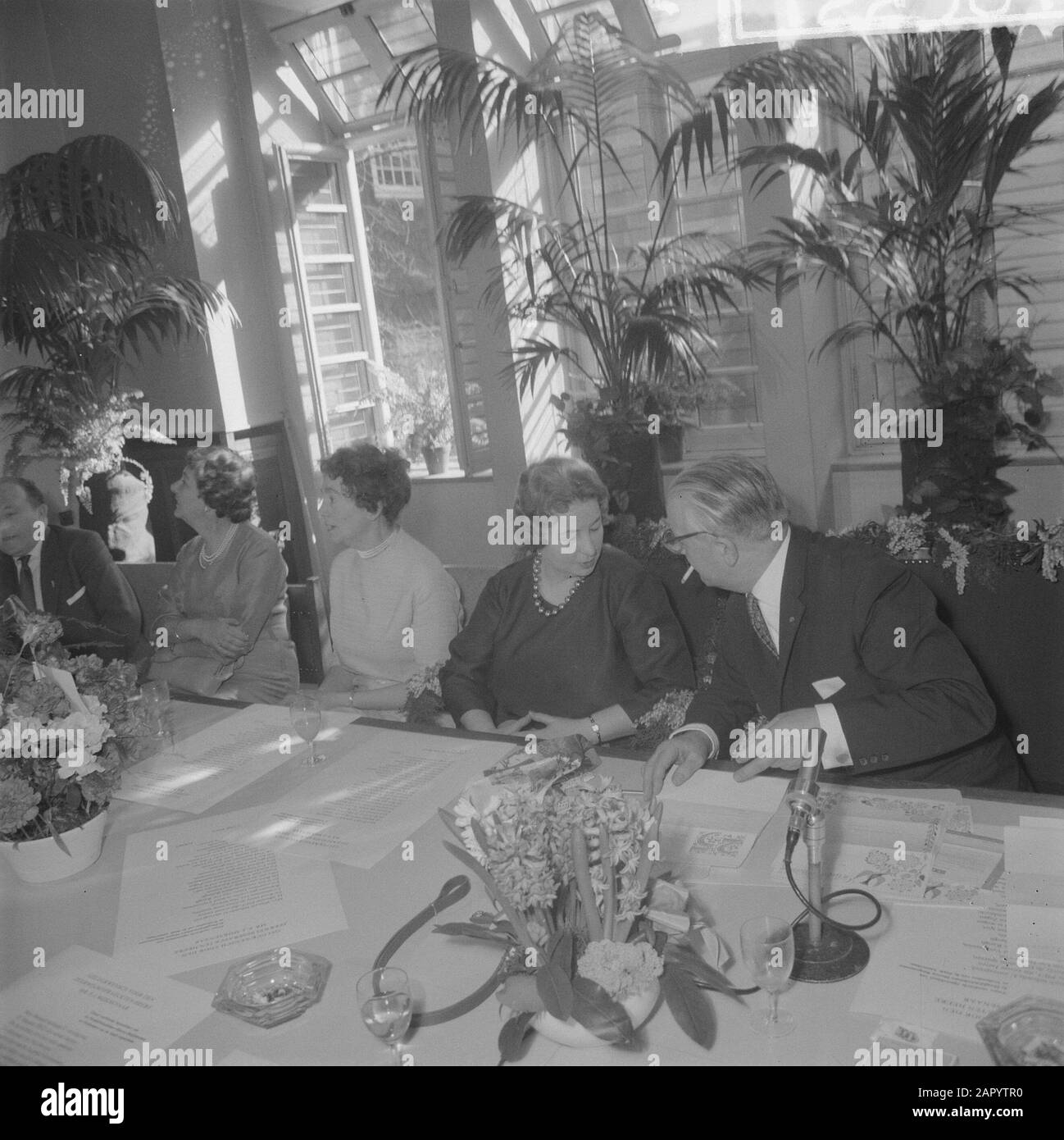 Press conference official spokesperson Black and White Stock Photos ...