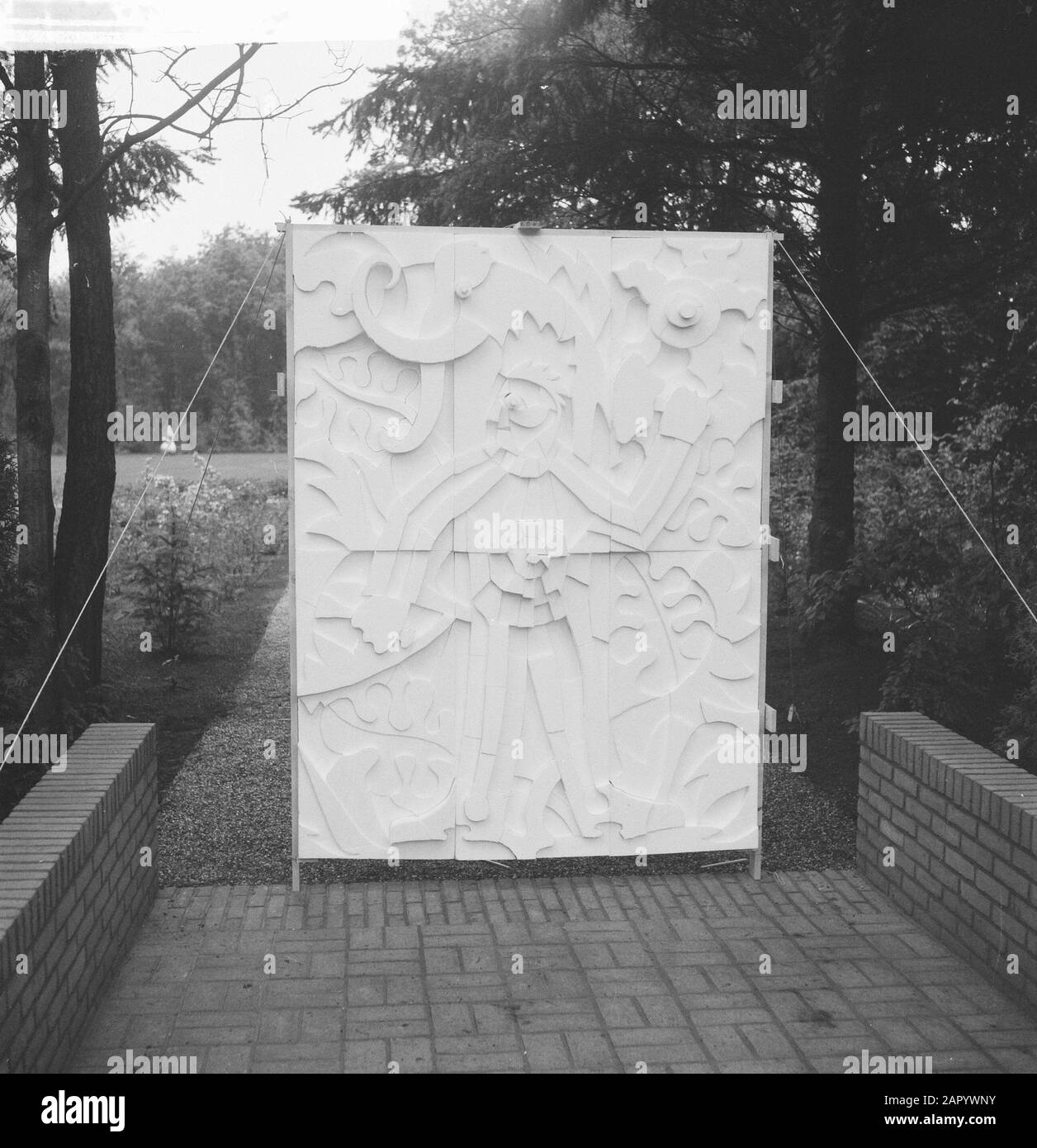 Modern art sculpture garden Black and White Stock Photos & Images - Alamy