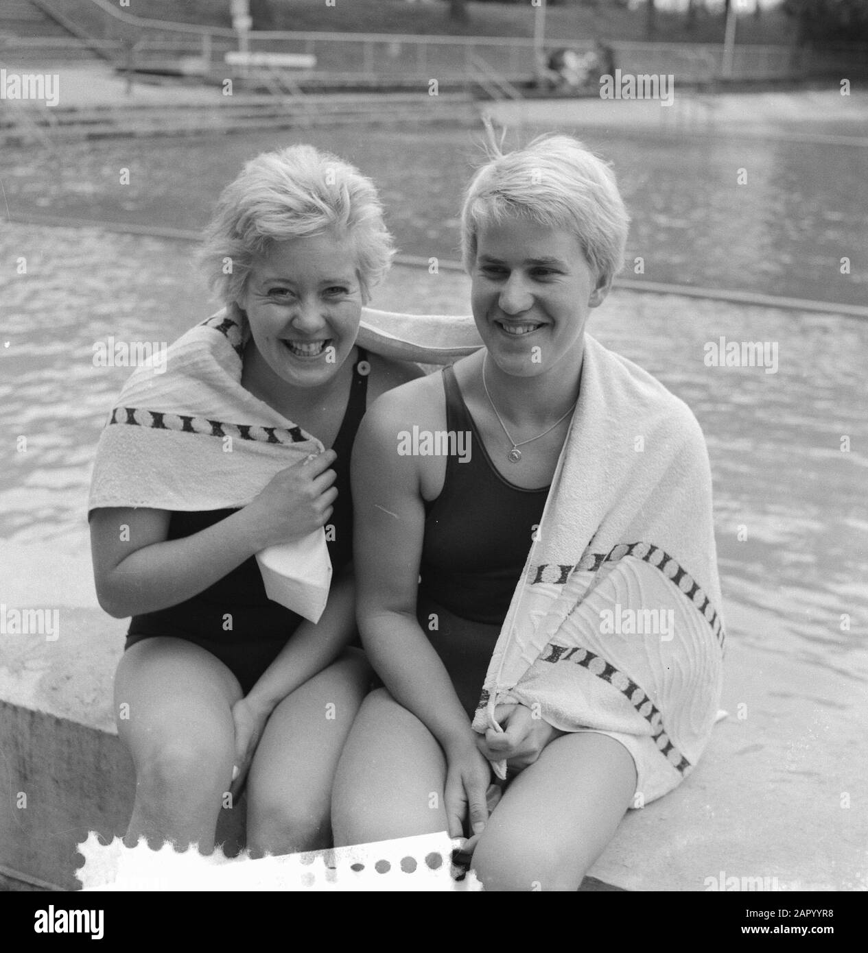 Swimming championships of the Netherlands in Heerlen. Aatie Veide en ...