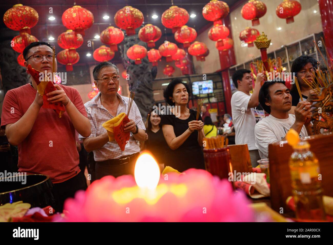 Chinese burn hi-res stock photography and images - Alamy