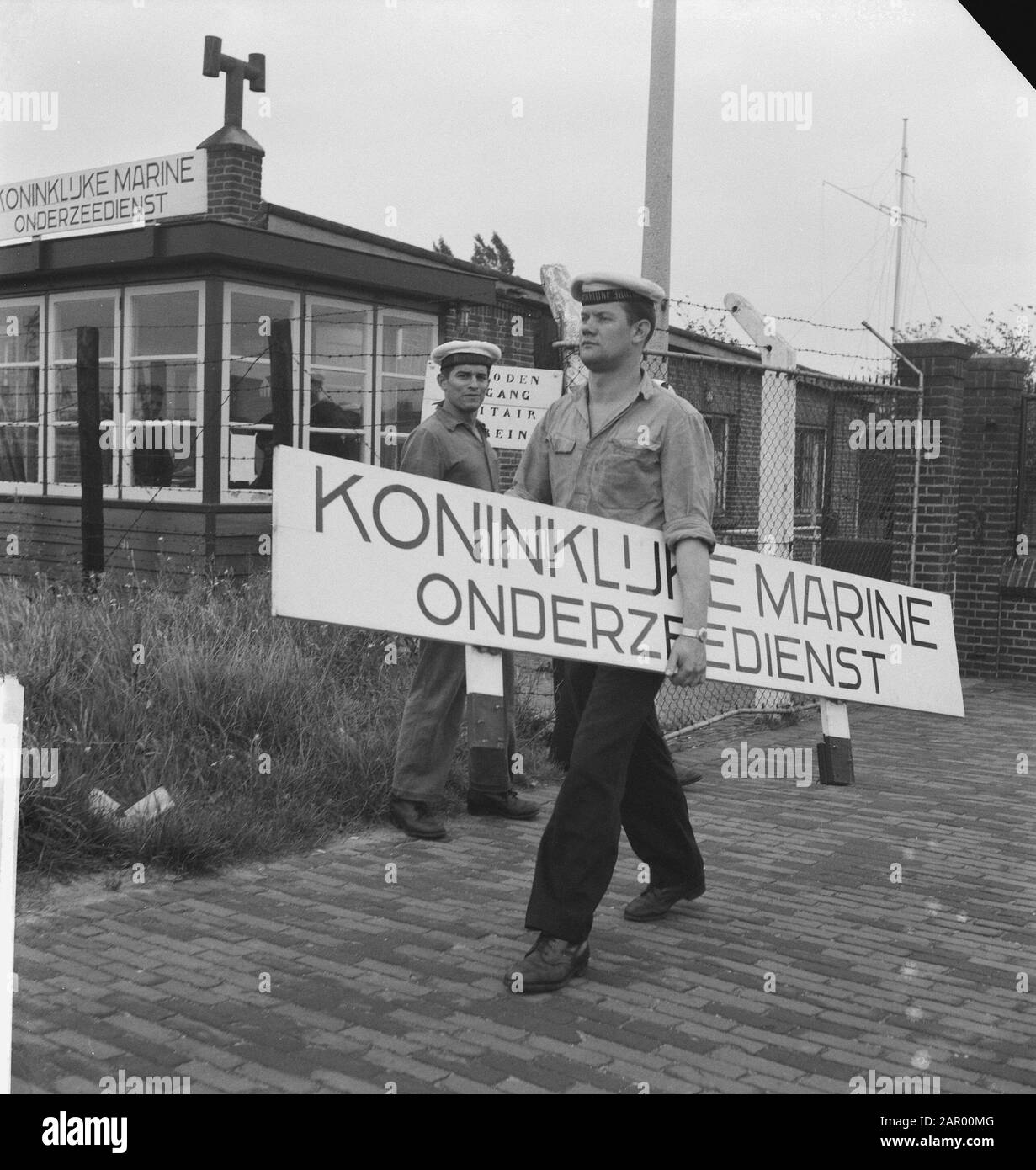 Moving signs hi-res stock photography and images - Alamy