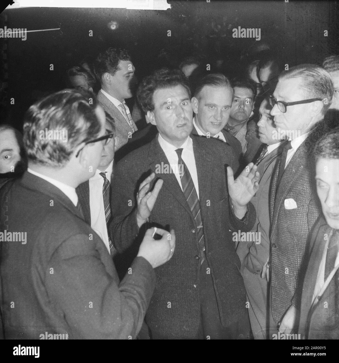 Meeting TV and radio staff. Mr. Hr. Heyer, member of the board of ...