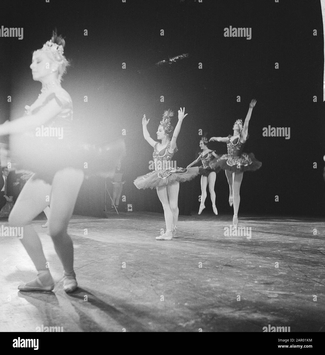 Premiere of National Ballet in Stadsschouwburg. Dance scenes from Jack ...