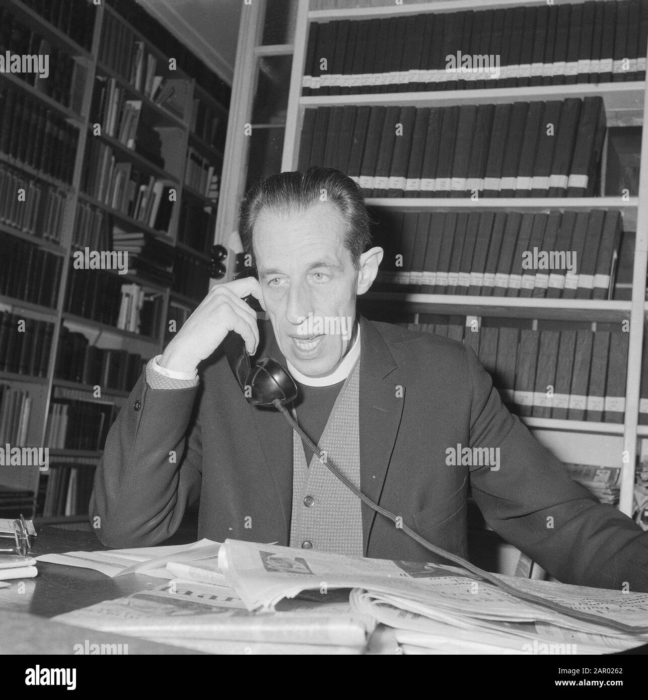 International contacts Black and White Stock Photos & Images - Alamy