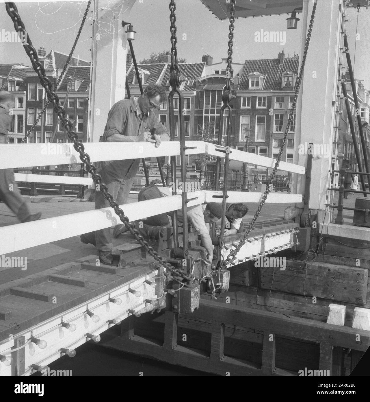 Task Telegraph: Remove lights on the Skinny Bridge Date: 4 October 1961 ...