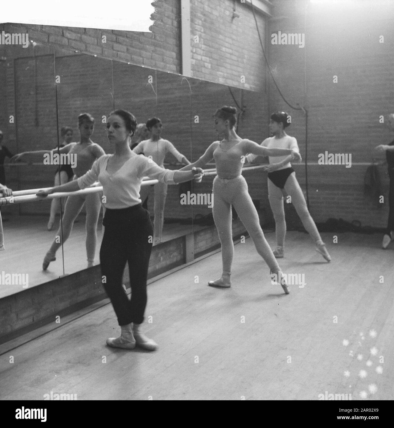Portrait Marianne Hilarides. Ballet during rehearsal Date: October 16 ...