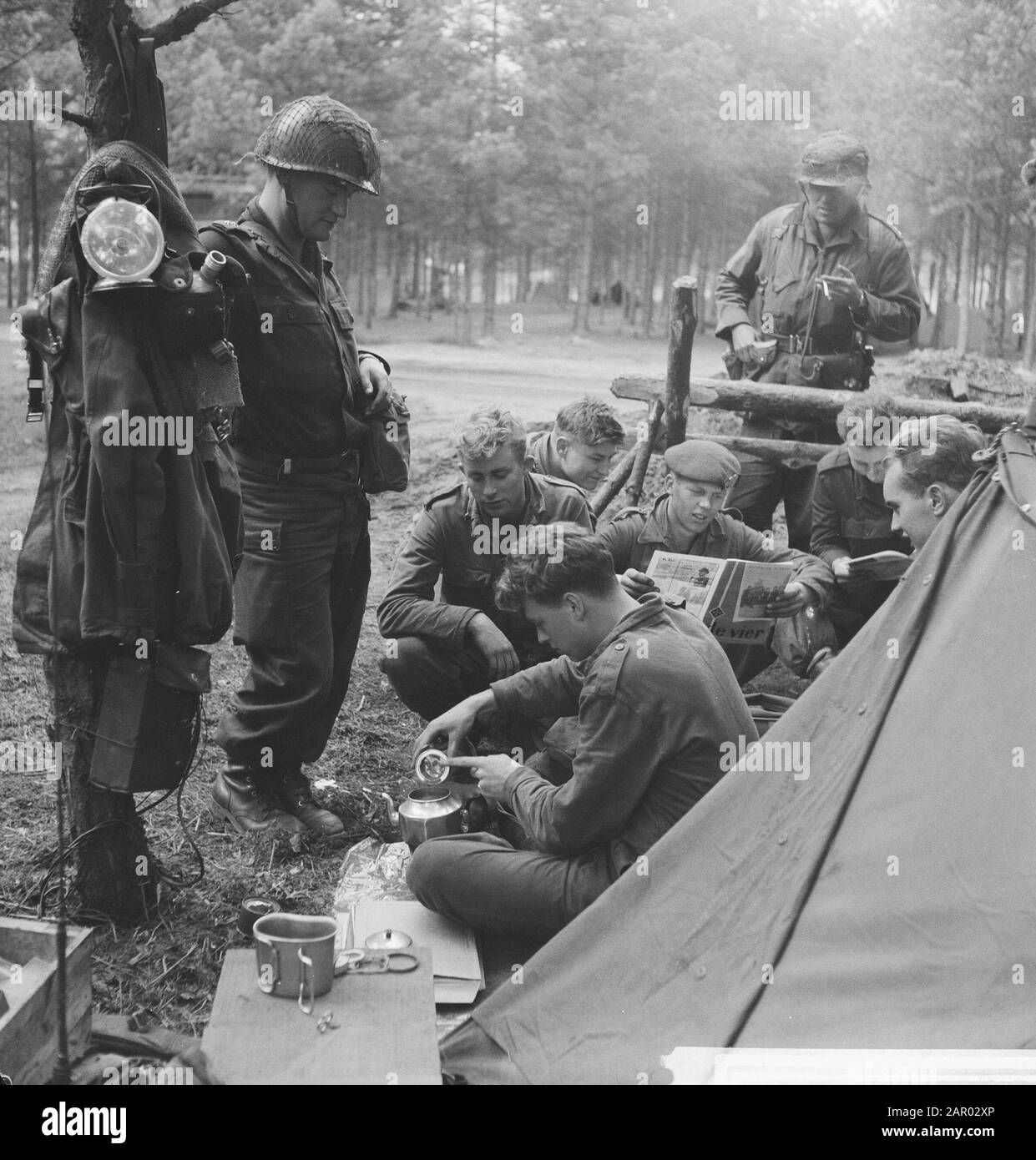 Army exercise in Germany. Soldiers brew coffee Date: October 12, 1961 ...