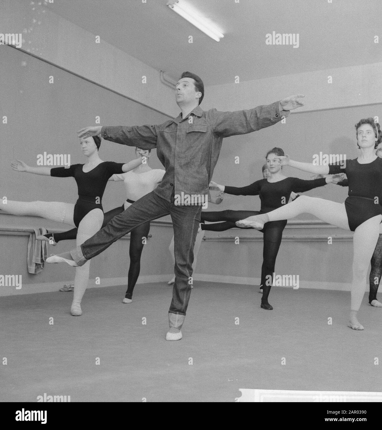 English choreographer Michel Holmes at Rotterdam Ballet Academy. Michel ...