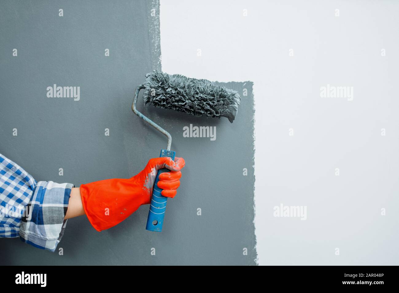 Hand paint roller hi-res stock photography and images - Alamy
