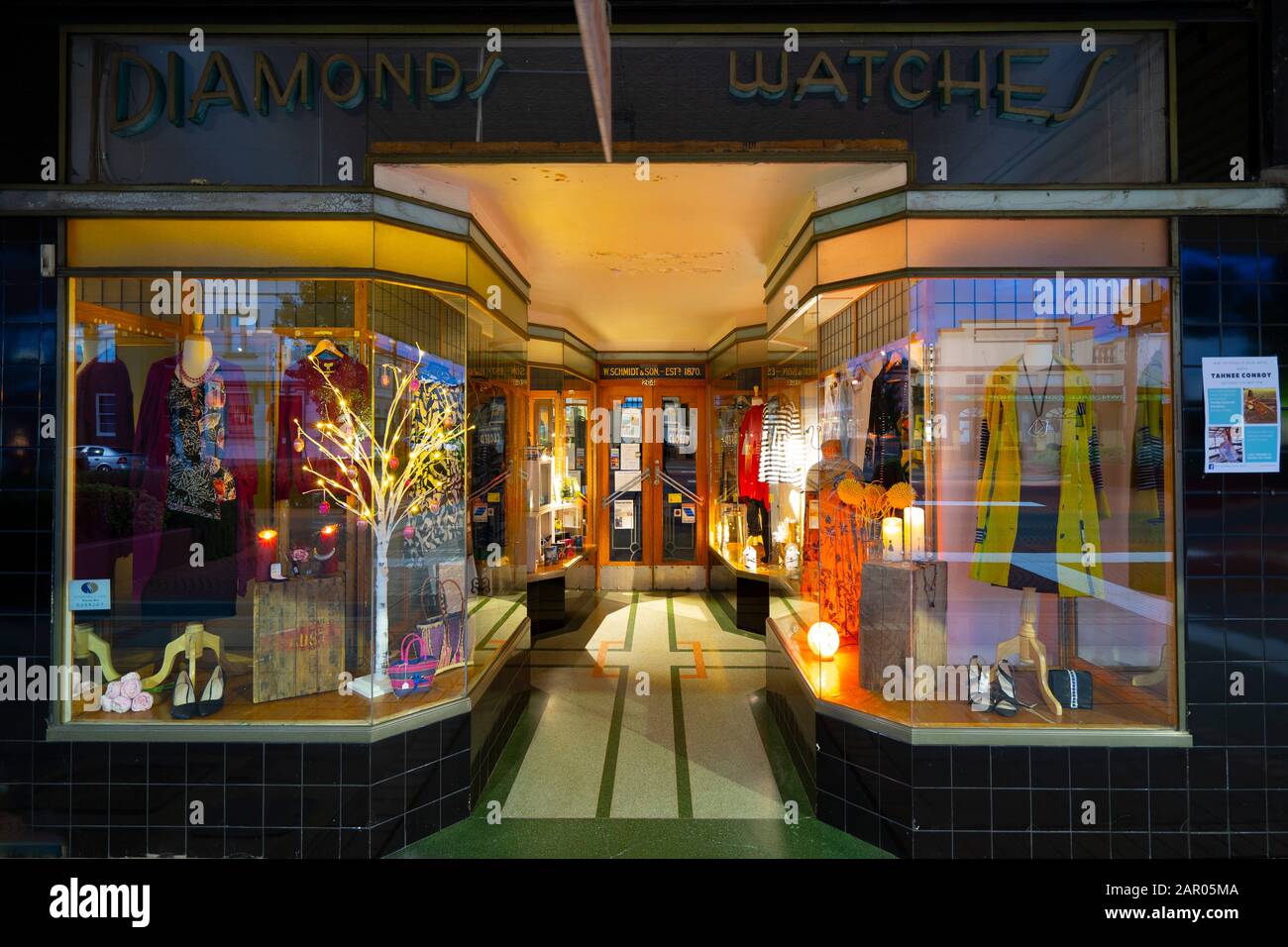 Colourful shopfront hi-res stock photography and images - Alamy