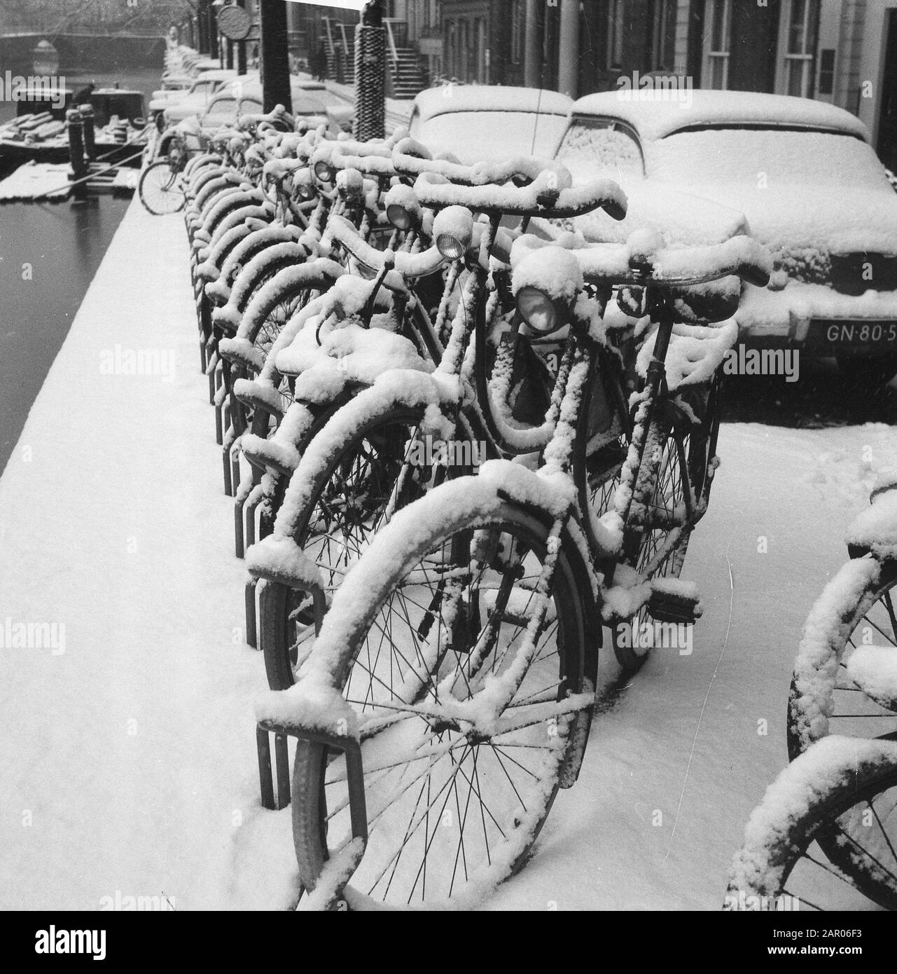 Still snow in Amsterdam Date: March 13, 1962 Location: Amsterdam, Noord ...