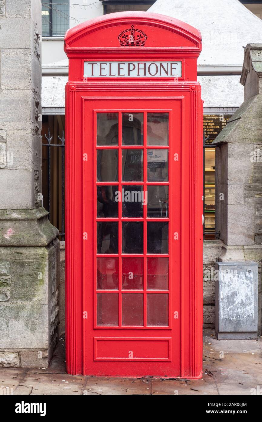 Traditional red phone box in Carfax, Oxford Stock Photo - Alamy