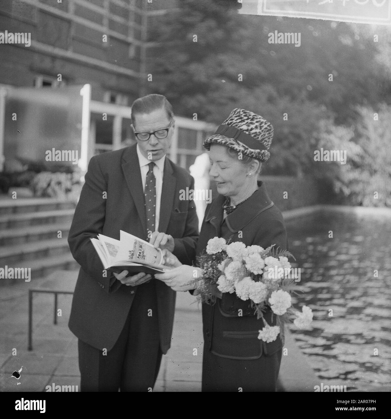 Van hall hands hi-res stock photography and images - Alamy