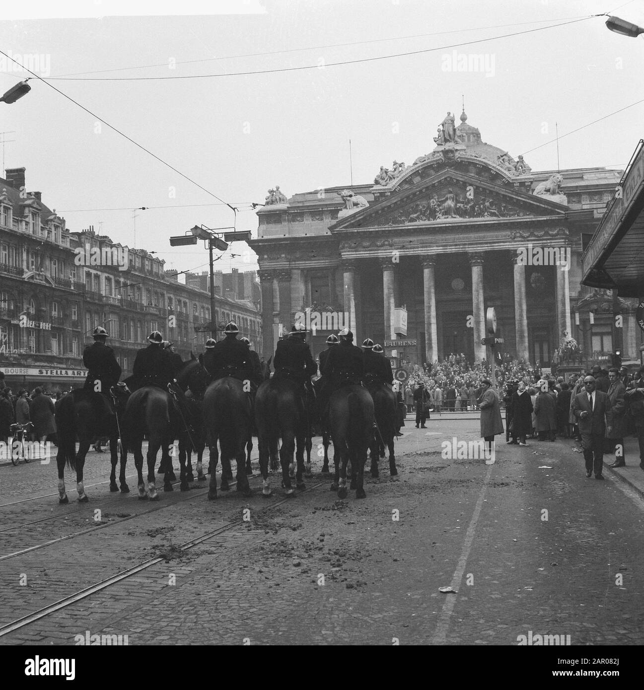 Flemish march on Brussels, the Flemings armed with banners Date ...