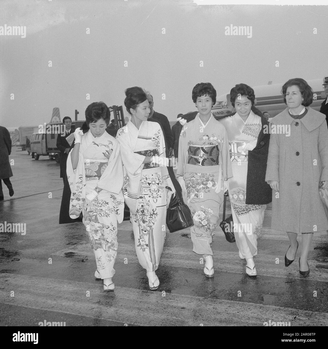 Japanese flight attendants hi-res stock photography and images - Alamy