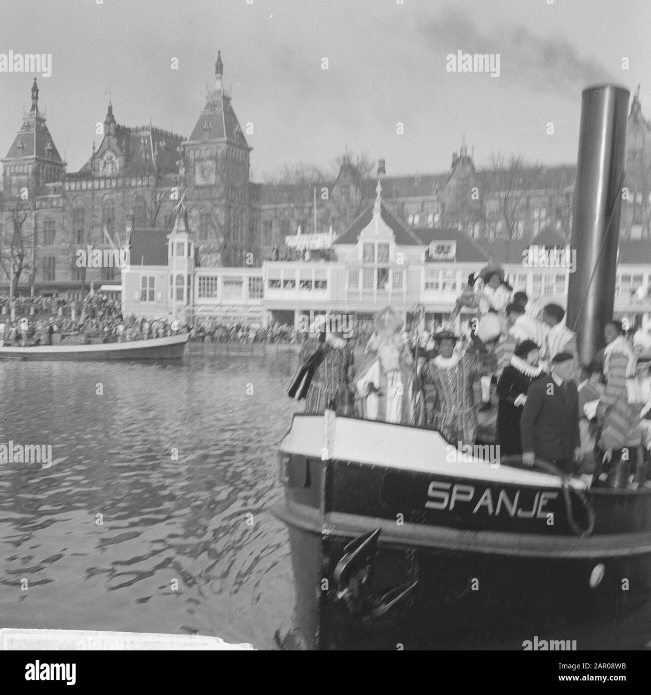 Sinterklaas boat hi-res stock photography and images - Alamy