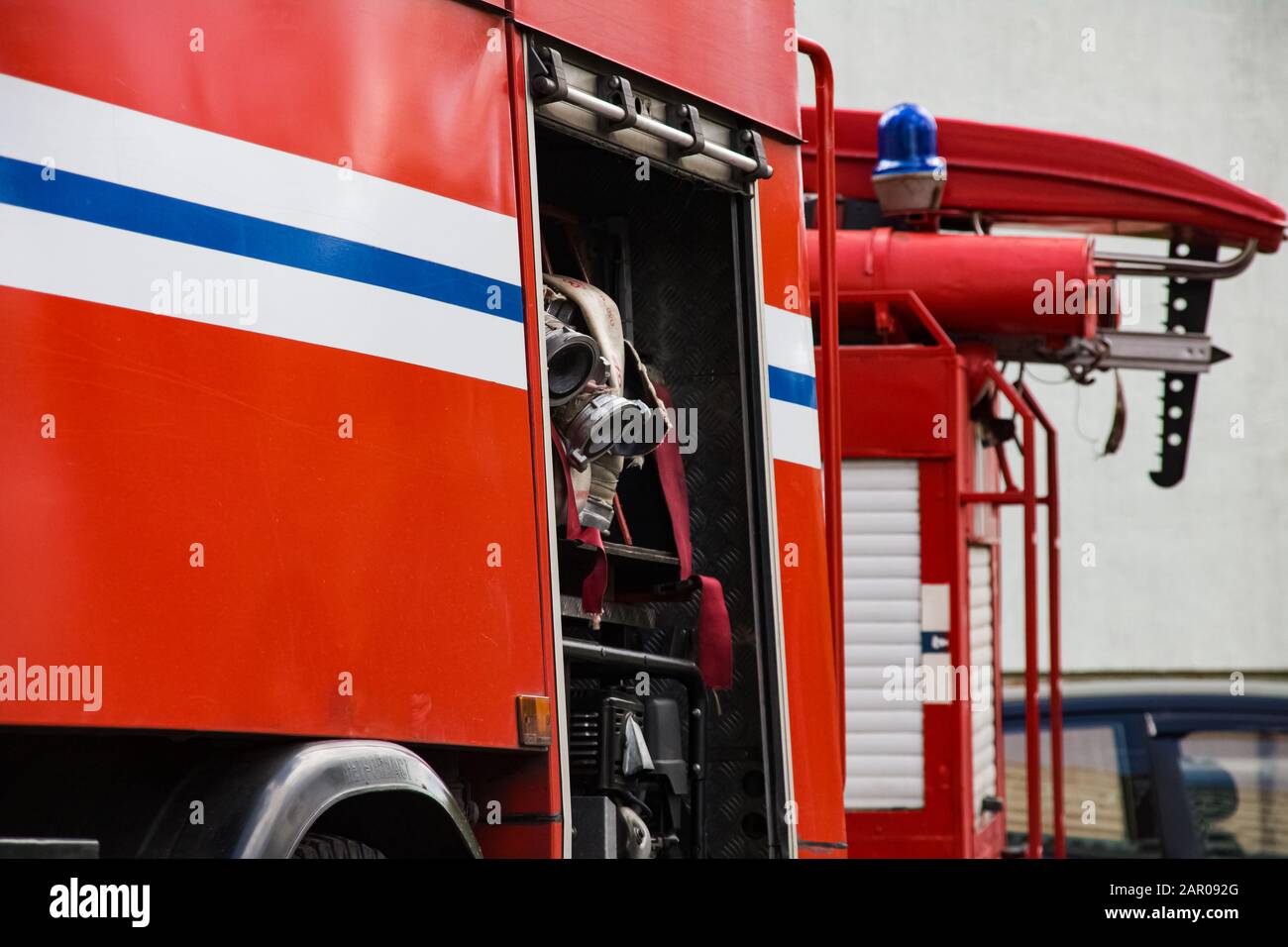 Car near big house hi-res stock photography and images - Alamy