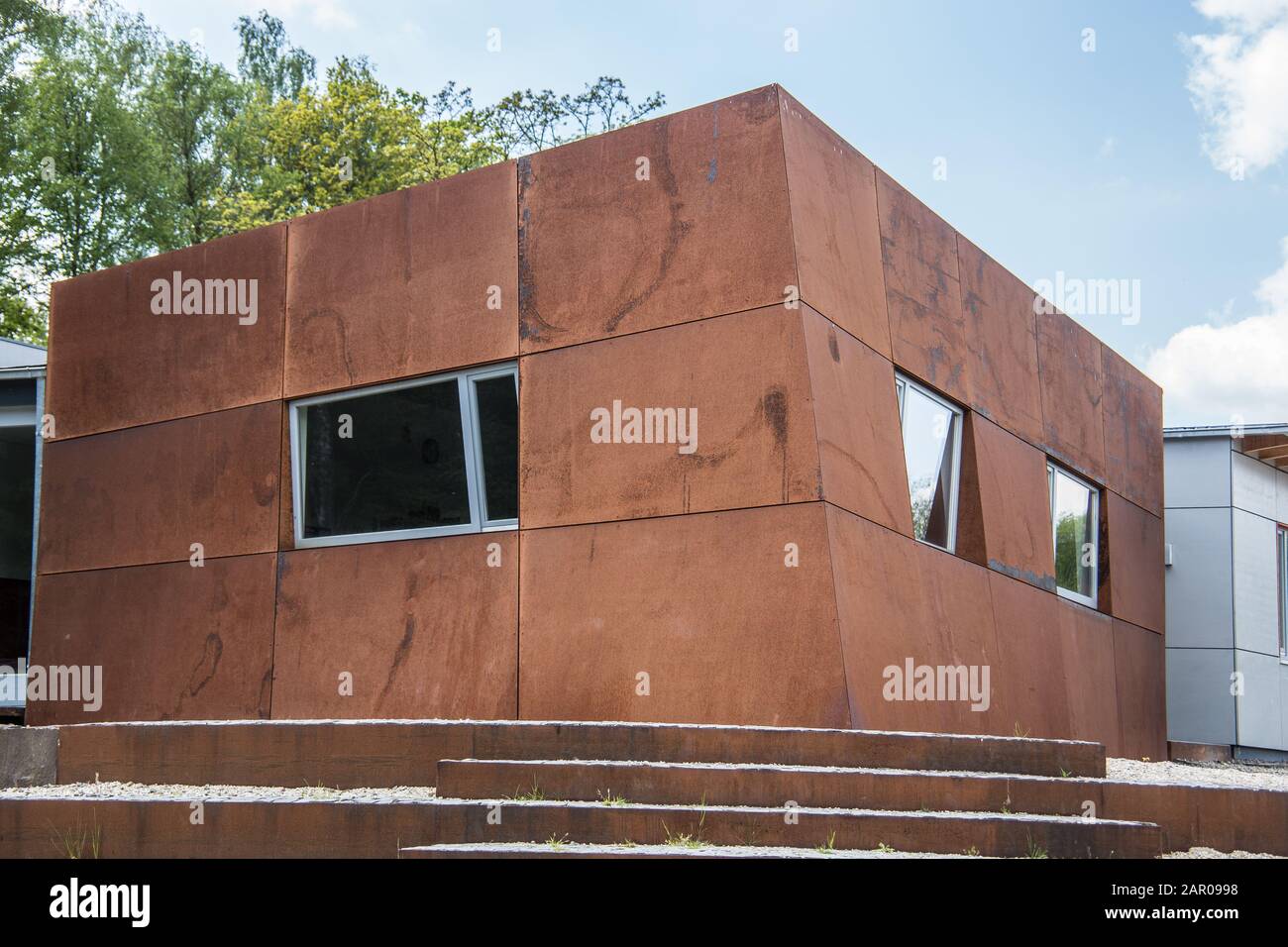 Model house without right angles Stock Photo - Alamy