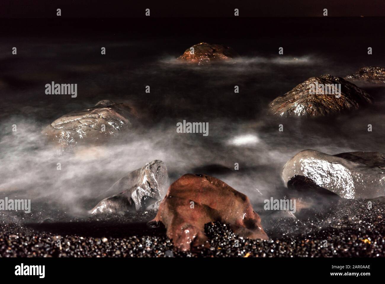 Water running over stones hi-res stock photography and images - Alamy