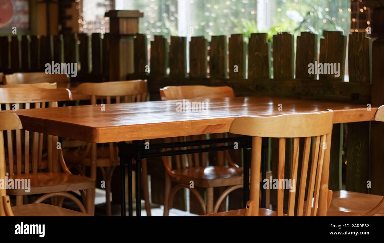 Wait tables hi-res stock photography and images - Alamy