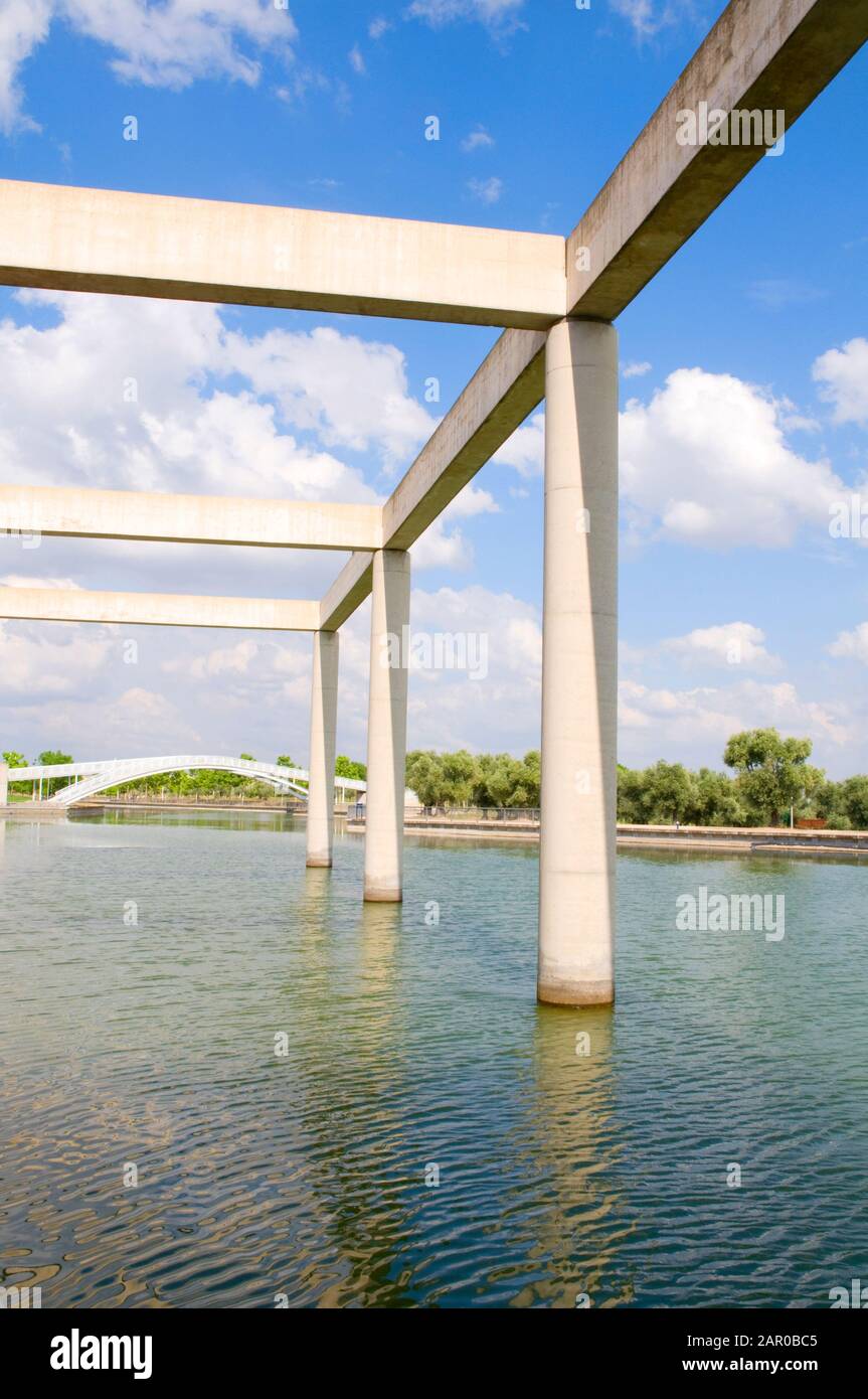 Pond. Juan Carlos I park, Campo de las Naciones, Madrid, Spain Stock ...