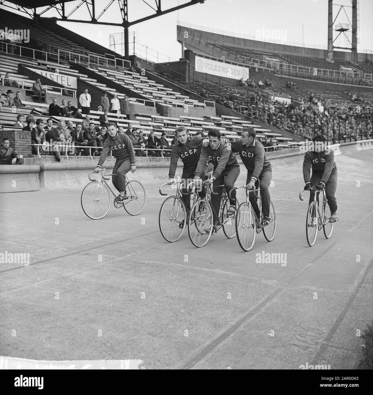 Cycling Netherlands-Russia amateurs. The Russian team in presenting at ...