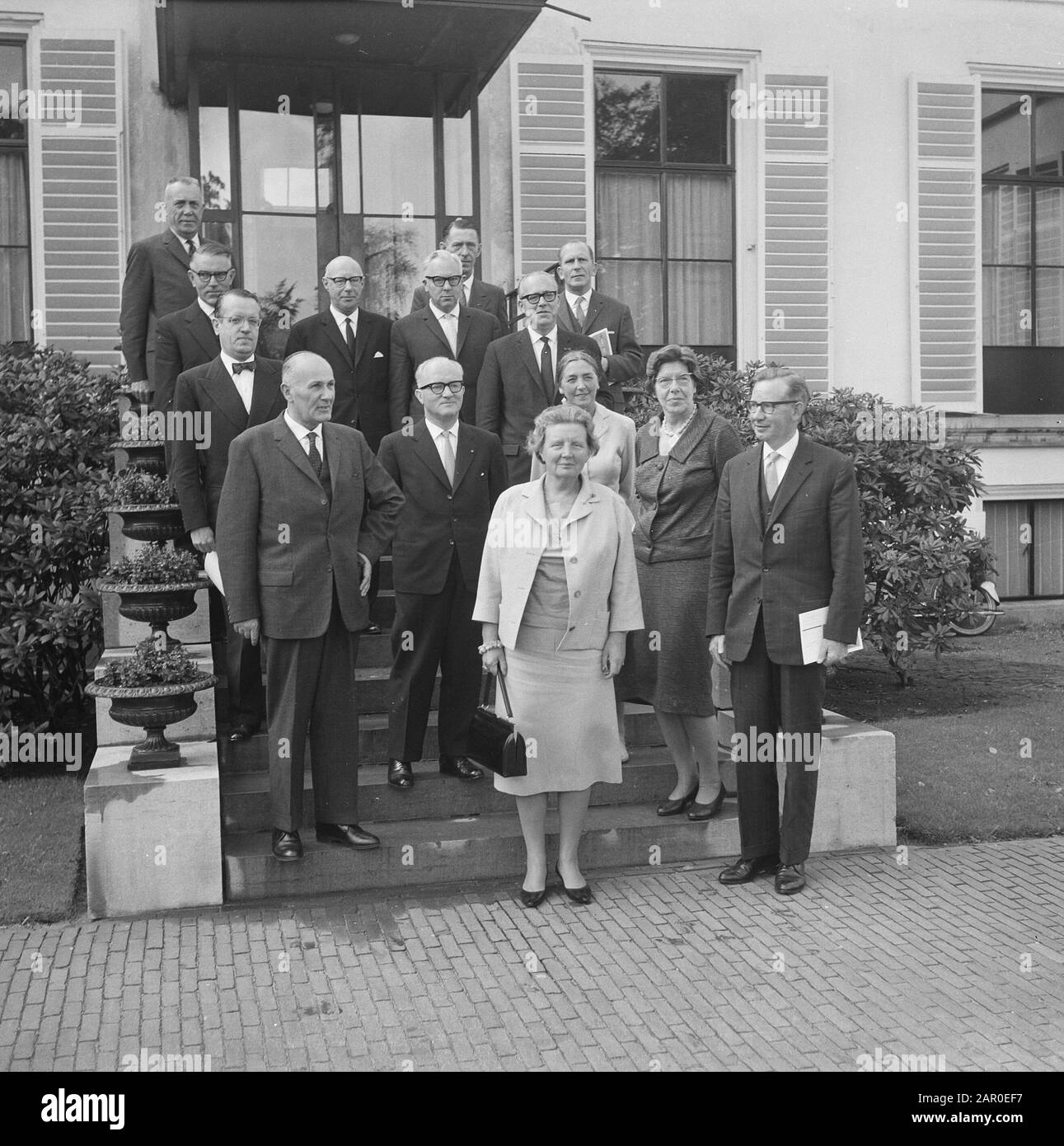 Her Majesty received board Queen Juliana Fonds Soestdijk. Professor Dr ...
