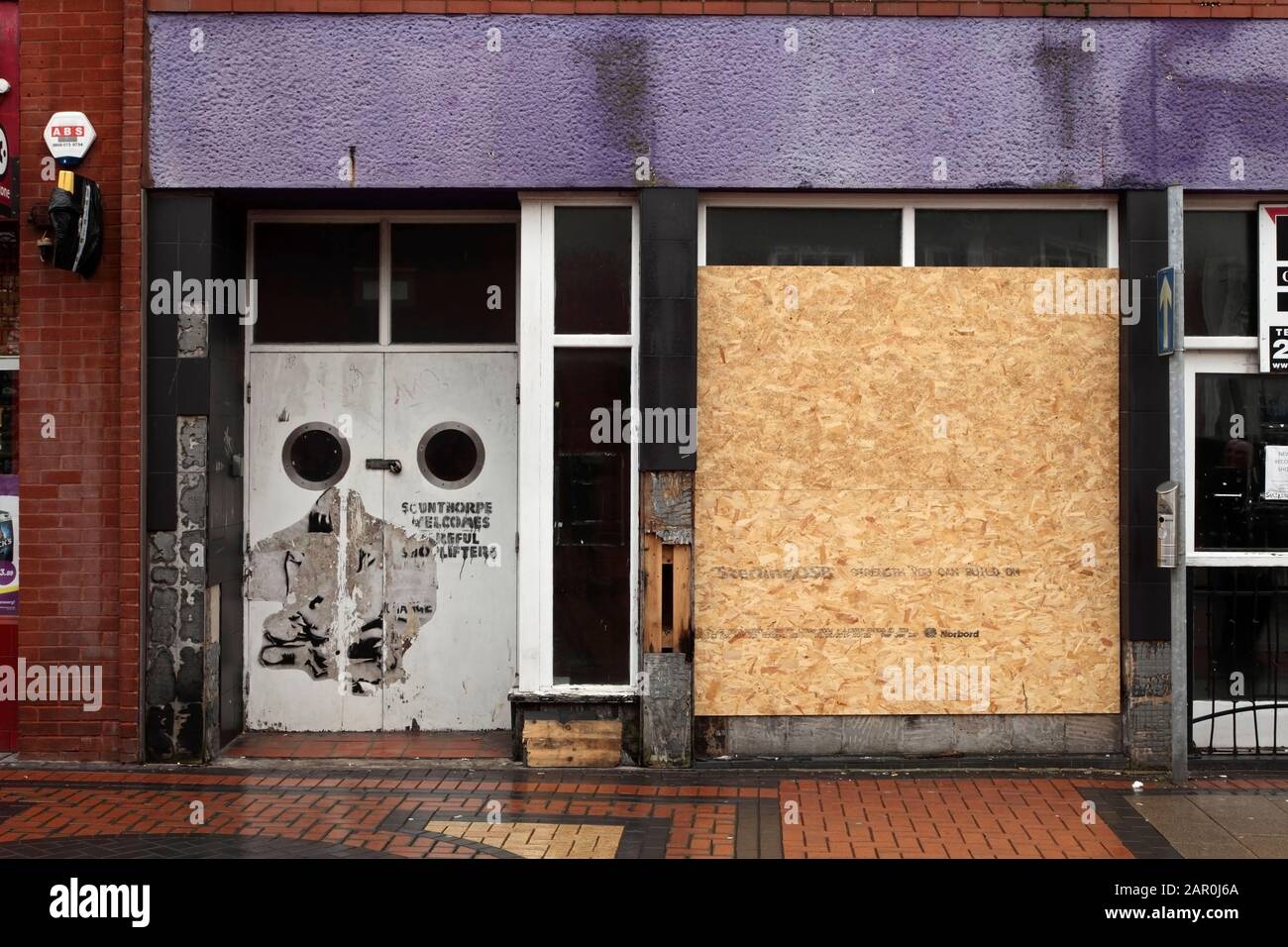 Closed and abandoned shop, Scinmthorpe, UK Stock Photo - Alamy