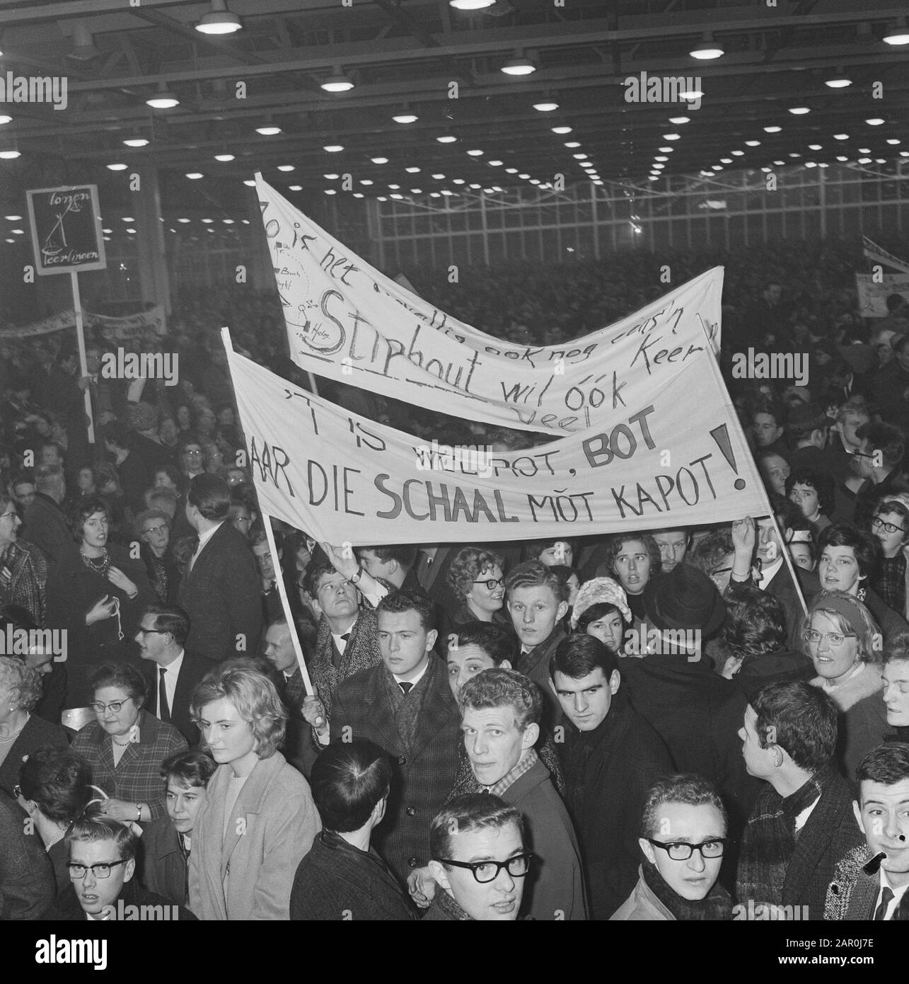 Wage overview Black and White Stock Photos & Images - Alamy