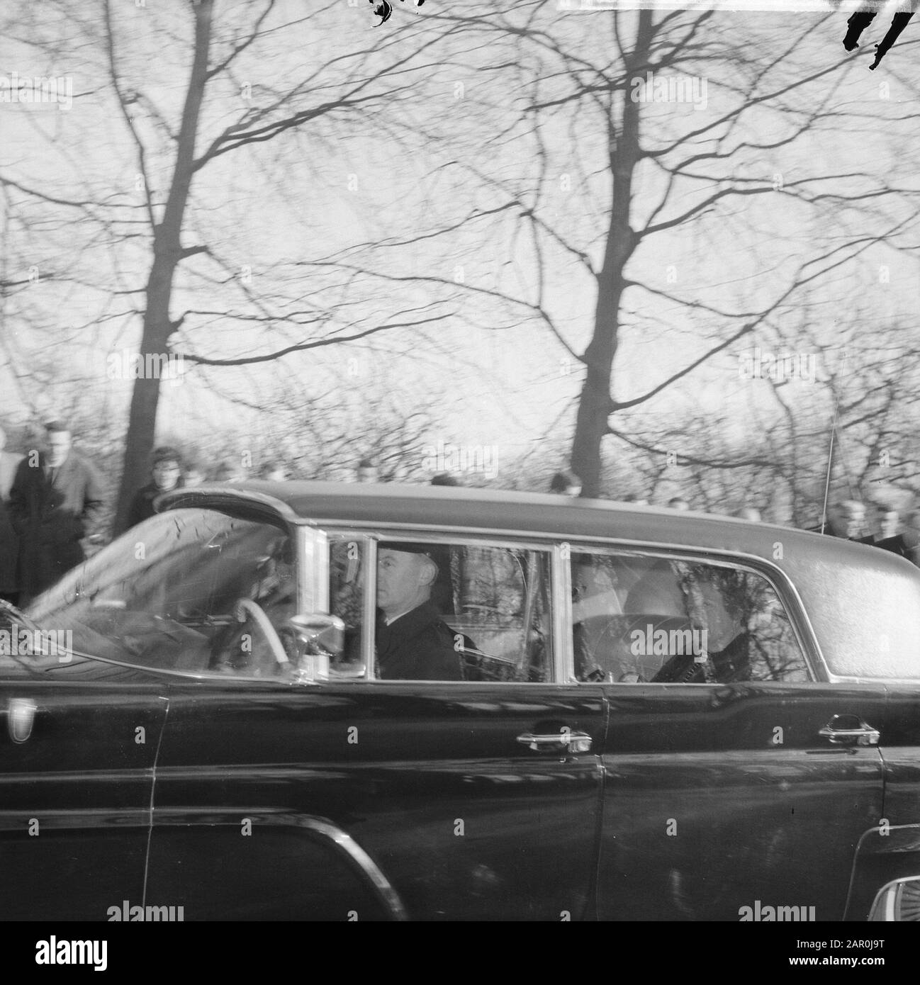 The Royal couple in the car, when turning the car in the driveway Date ...