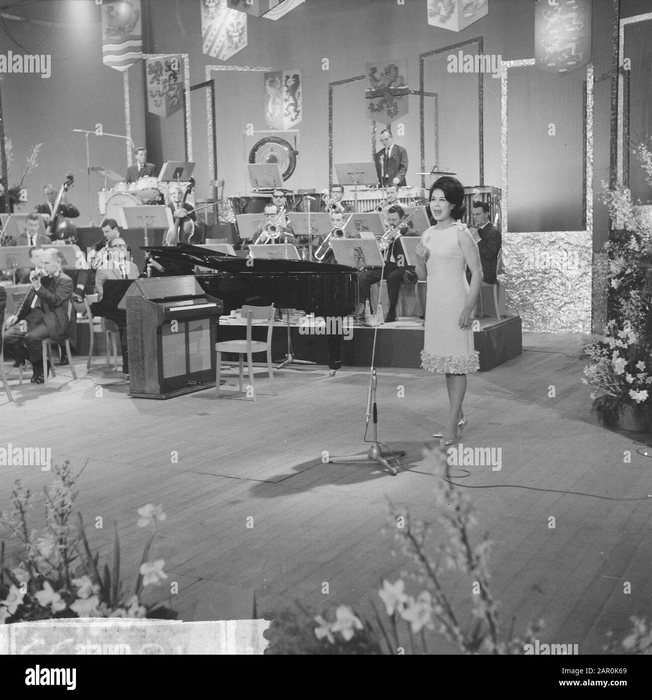 National Song Contest 1964 Anneke Grönloh with orchestra Date: February ...