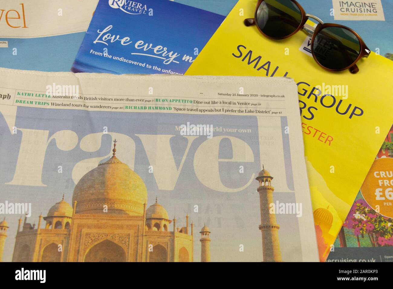 Broadsheet papers hi-res stock photography and images - Alamy