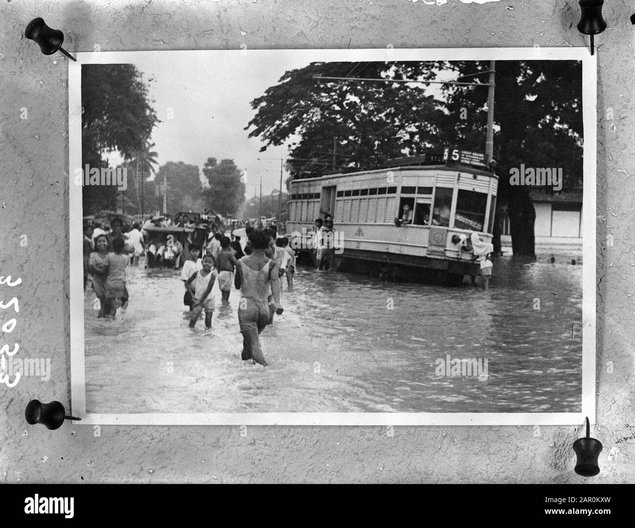 Floods on January 18 in Batavia. Tram Date: 23 January 1949 Location ...