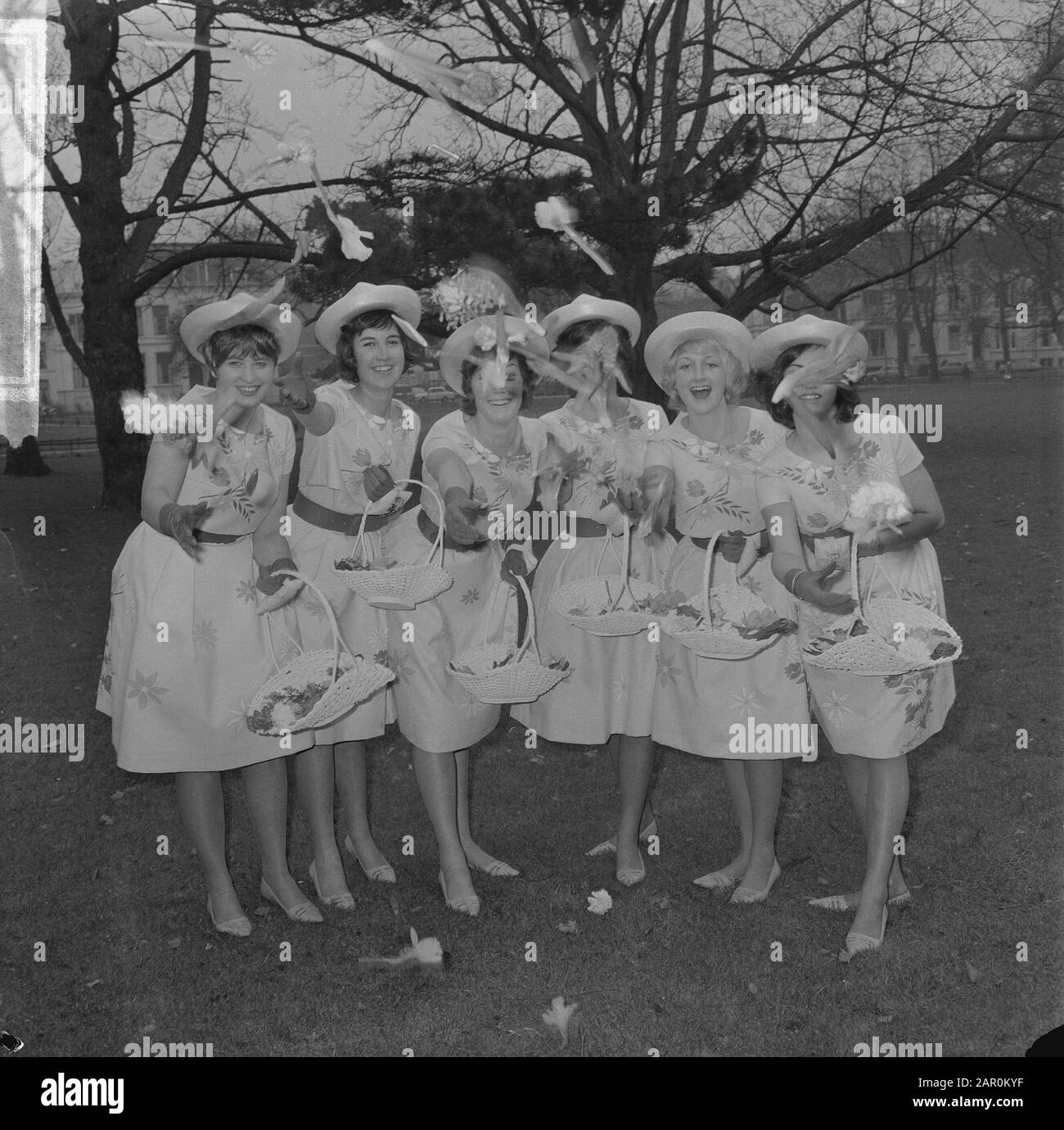 In Haarlem the new costumes of Haarlem flower girl s shown, six flower ...