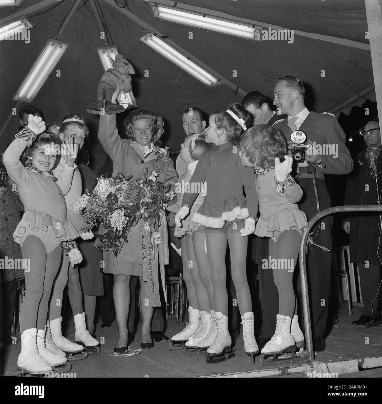 Sjoukje Dijkstra caught up and honoured in Amstelveen, Sjoukje Dijkstra Date: March 2, 1964 ...