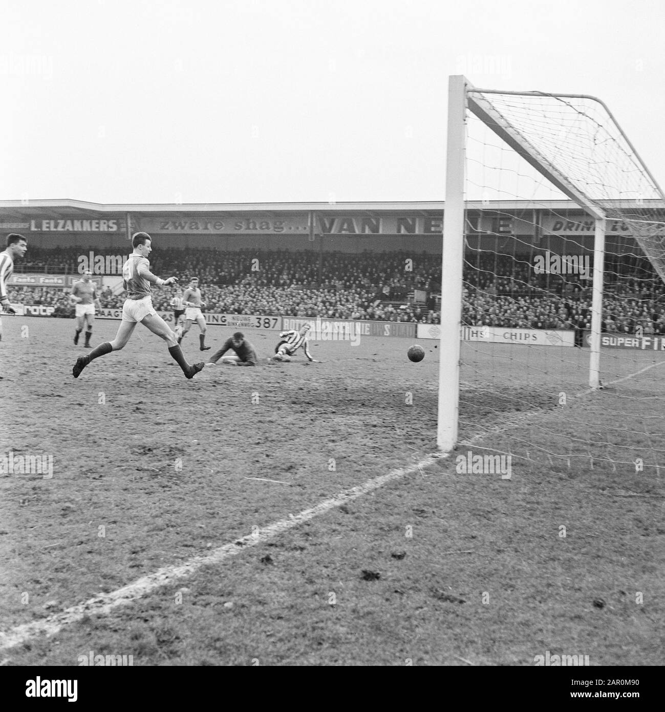 Fortuna 54 1 1 Black and White Stock Photos & Images - Alamy