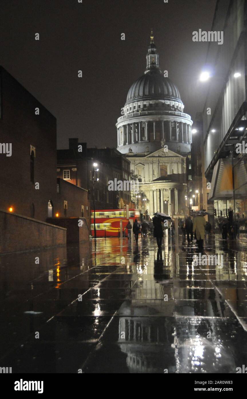 Around the UK - London - St 'Paul's Cathedral in the rain Stock Photo ...