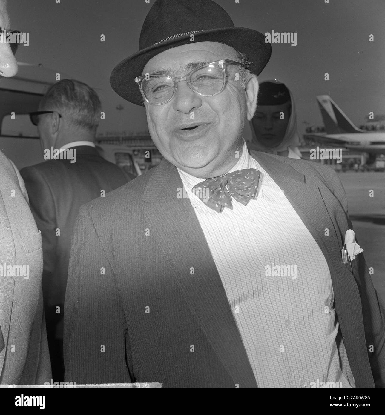 Russian film star akim tamiroff hi-res stock photography and images - Alamy