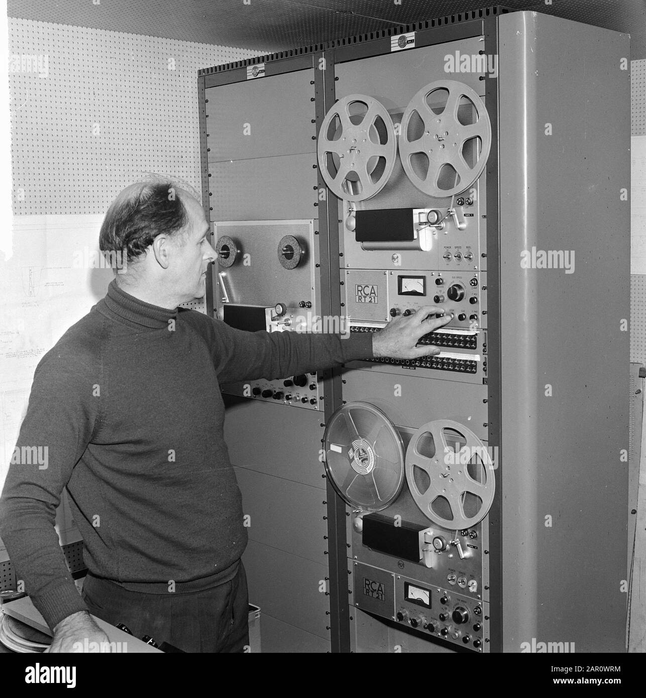 Technician maxwell thompson presses hi-res stock photography and images ...