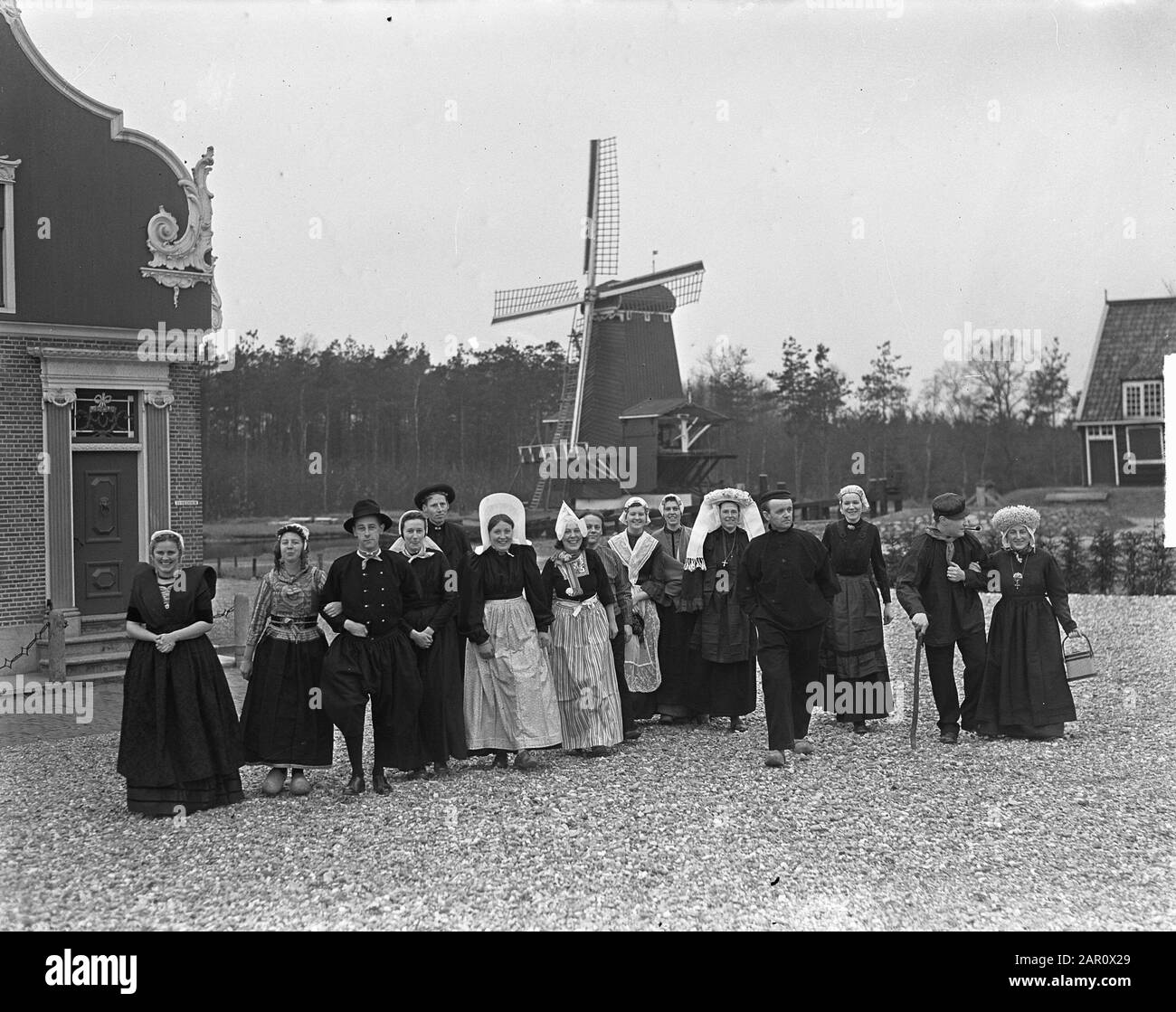 Dutch costume to Her Royal Highness Princess Wilhelmina Date: 17 March ...