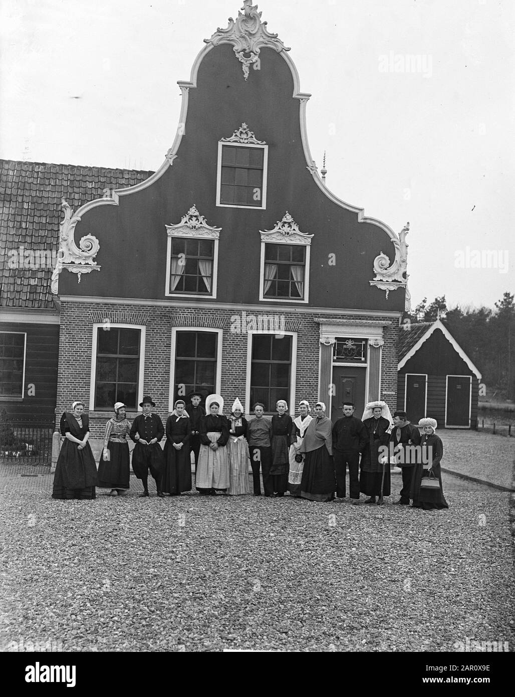 Dutch costume to Her Royal Highness Princess Wilhelmina Date: 17 March ...